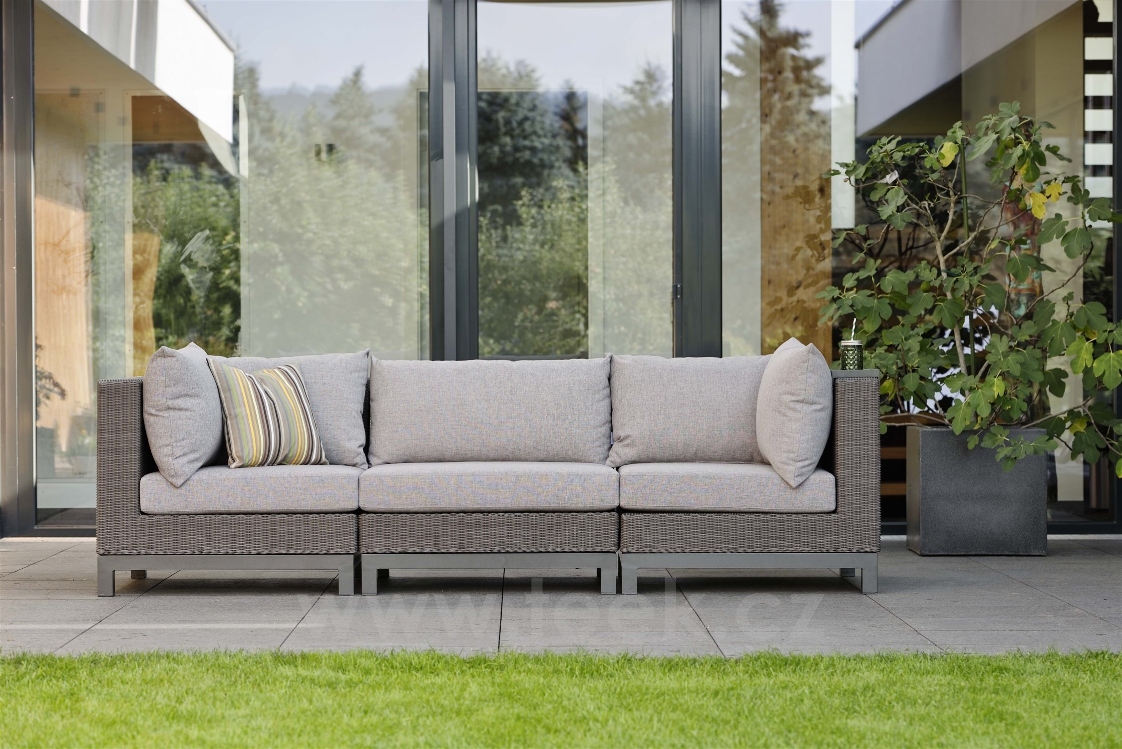 TEEK | Stern Fontana Lounge - Terasa, místo pro život